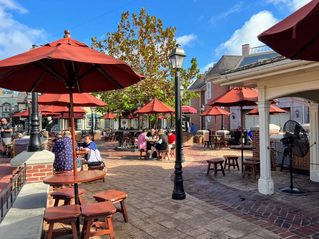 Where Can You Eat Outside At Disney World?