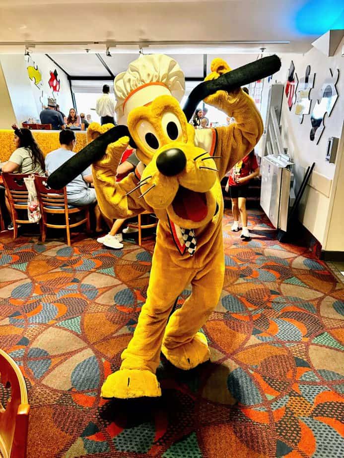 Is Disney Character Dining Worth It? Chef Mickey's Review (2023)