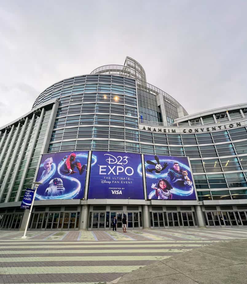 Complete Guide To Anaheim Hotels On S Harbor Across From Disneyland